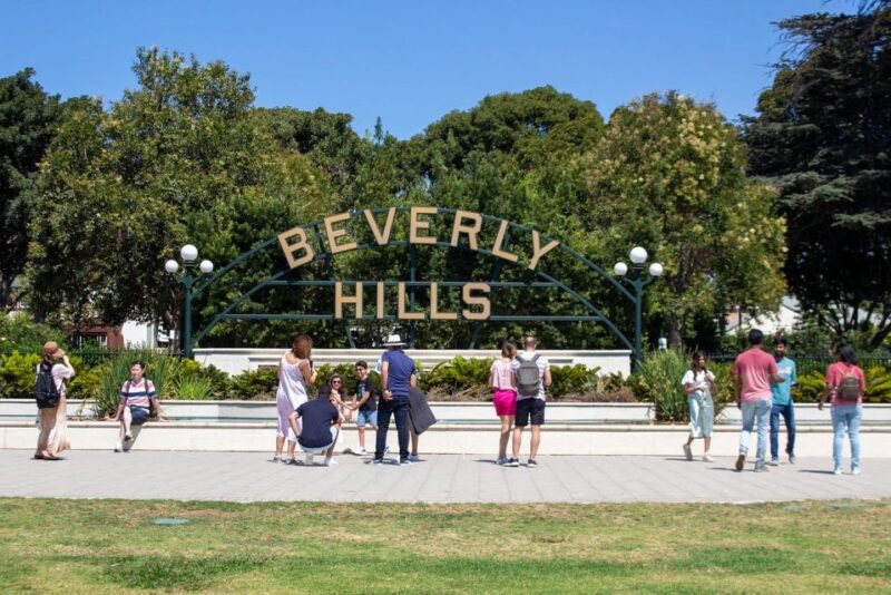 Los Angeles: Famous Neighbourhoods and Celebrity Homes Tours - Transportation, Timing, and Group Size