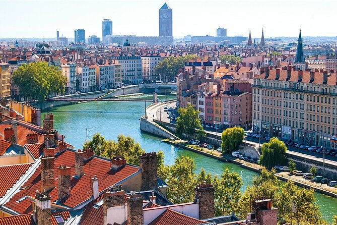 Lyon Old Town Tour with Sightseeing Cruise Tickets - Visiting the Magnificent Saint-Jean Cathedral