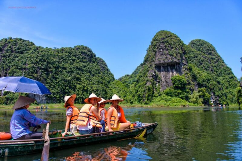 Ninh Binh: Hoa Lu, Mua Cave, and Trang An Tour and Boat Ride - Lunch: Vietnamese Cuisine at a Local Restaurant