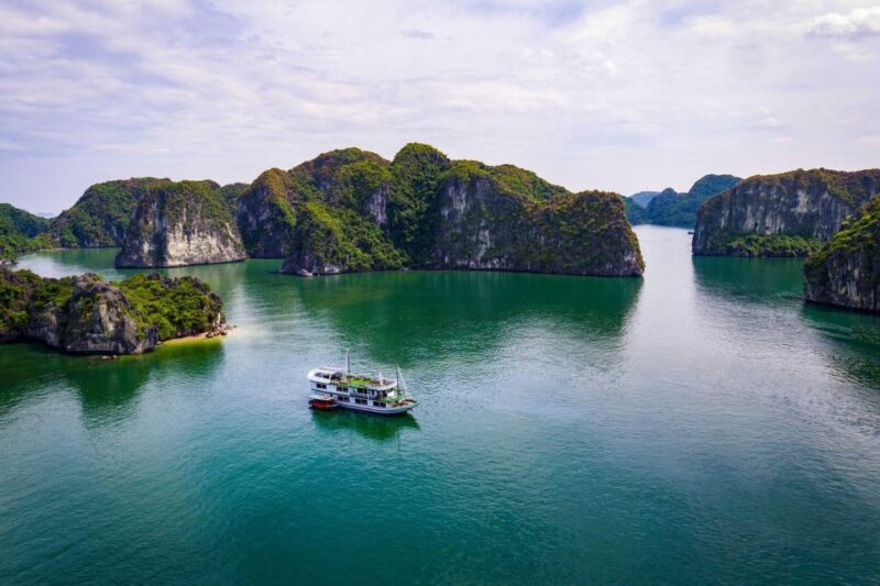 Ninh Binh: Lan Ha Bay cozy cruises- bike tour, kayak, meals - Summary of the Experience