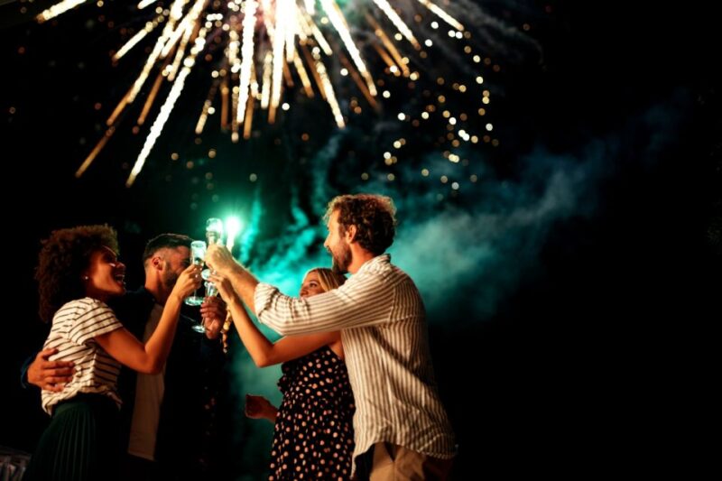 Oahu: Waikiki Friday Fireworks Cruise with Snacks and Drinks - Detailed Breakdown of the Tour