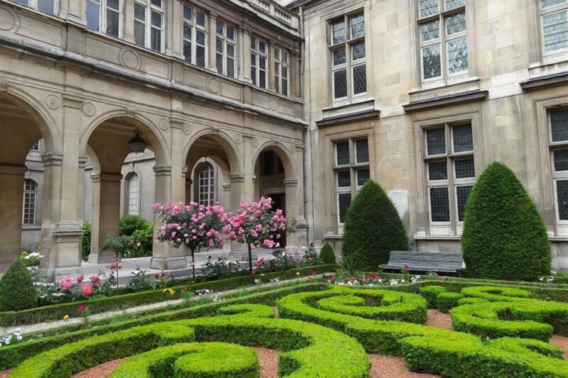Paris: Guided tour of Marais in German - Who Should Book This Tour?