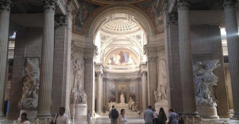 Paris: Latin Quarter Guided Walking Tour in German - The Tour Itinerary: A Closer Look