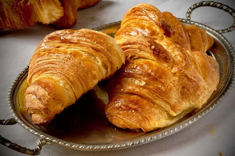Paris: Pastry & Chocolate Walking Tour with Tastings - The Tasting Experience: A Closer Look