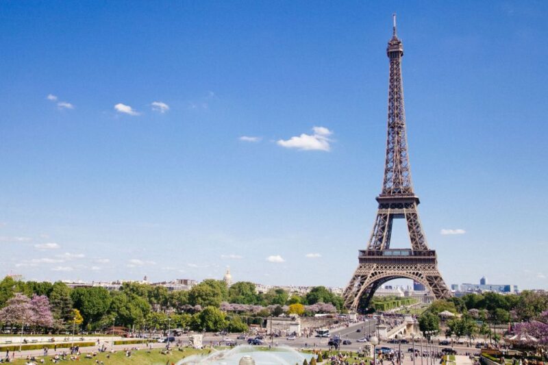 Paris: Private Walking Tour with a Licensed Local Guide - Detailed Tour Breakdown