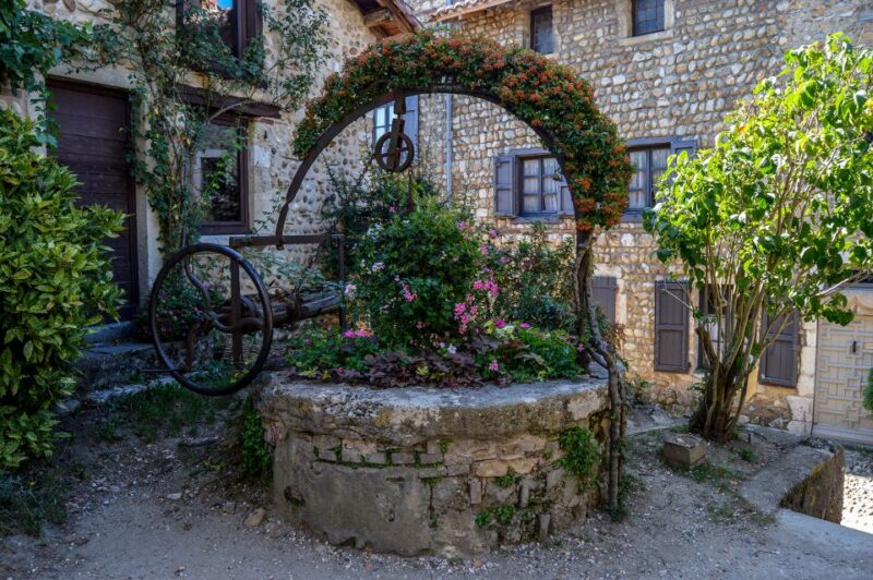 Pérouges: Private Guided Tour of the Medieval Village - Why This Tour Offers Good Value