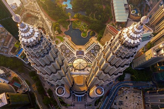 Petronas Twin Tower Skybridge View & Dining Experience Tour with Local Host - What Makes This Tour Stand Out?