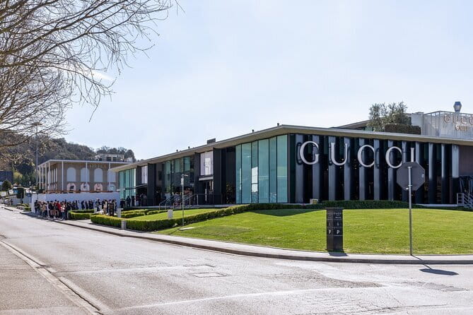 PRIVATE Full-Day Shopping Tour: The Mall GUCCI and Spaces PRADA outlet - Analyzing the Price and Value