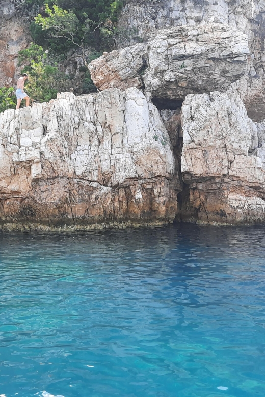 Private tour on a sailboat - Swim and paddle - Antibes Cape - Who Should Book This Tour?