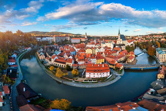 Private Transfer from Prague to Cesky Krumlov, English-speaking driver - The Experience on the Road