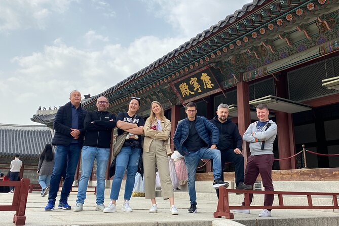 Seoul: City Highlights Private Tour with Pickup and Drop-off - Exploring Bukchon Hanok Village