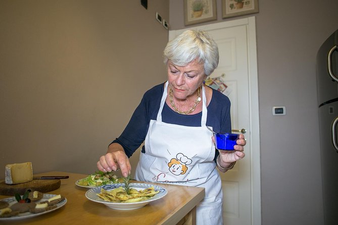 Small Group Market tour and Dining Experience at a Cesarina's home in Trento - Analyzing the Value: Is It Worth the Price?