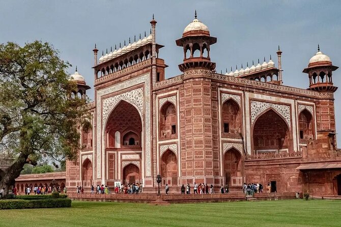 Taj Mahal Tour by India's Fastest Train from Delhi - The Sum Up