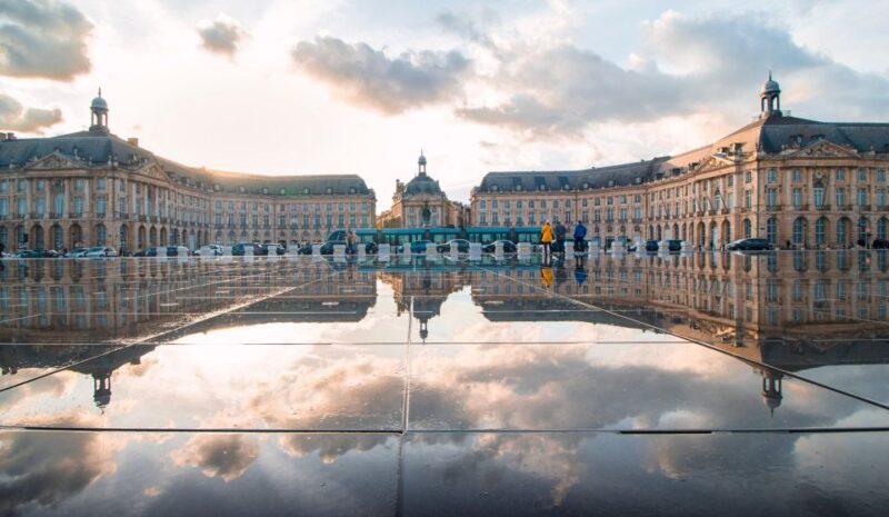 The essential in Bordeaux, private tour with a local - The Sum Up