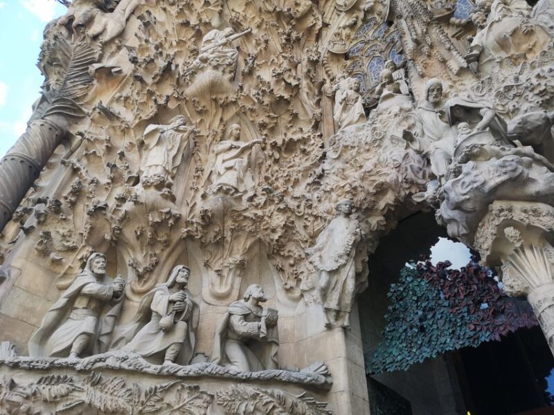 Barcelona: Foodie Walking Tour with Sagrada Familia Tickets - FAQ