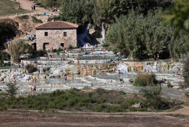 Cascate di Saturnia e Pitigliano in Bus con Guida Ambientale - Frequently Asked Questions