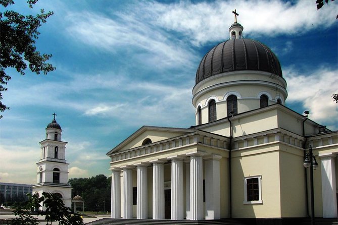 Chisinau Half-Day Private Tour by Bike with Local Guide - What Makes It Stand Out?
