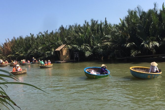 Cooking class, market tour and basket boat tour - The Bottom Line