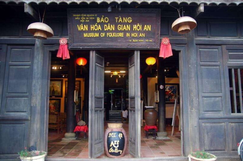 Da Nang: Hoi An Old Town and Cam Thanh Coconut Village Tour - Visiting the Ancient Houses and Local Shops