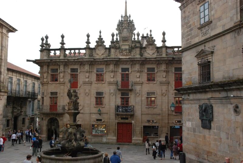 Discover Santiago in 4 hours: its cathedral, Pórtico, and historic quarter. - FAQs