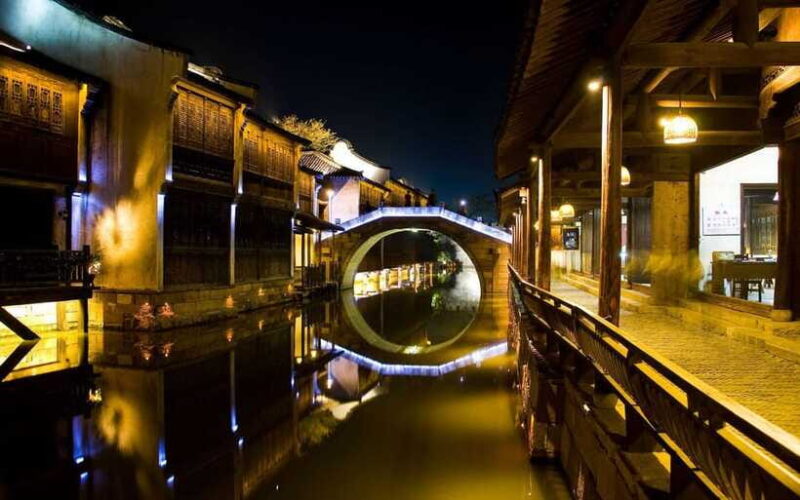 From Shanghai: Private Day Tour to Wuzhen Water Town - Relaxing on a Gondola Ride