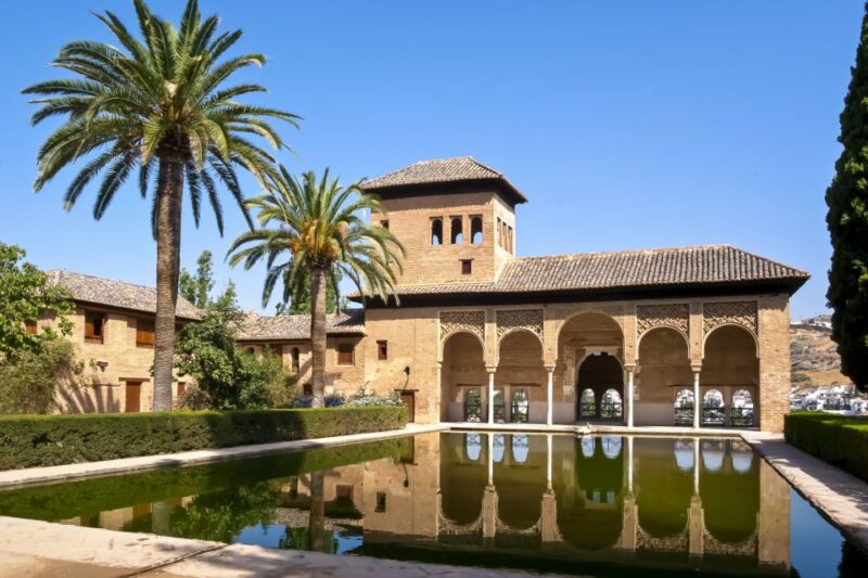 Granada: Alhambra and Generalife Private Fast-Track Tour - Who Should Take This Tour?