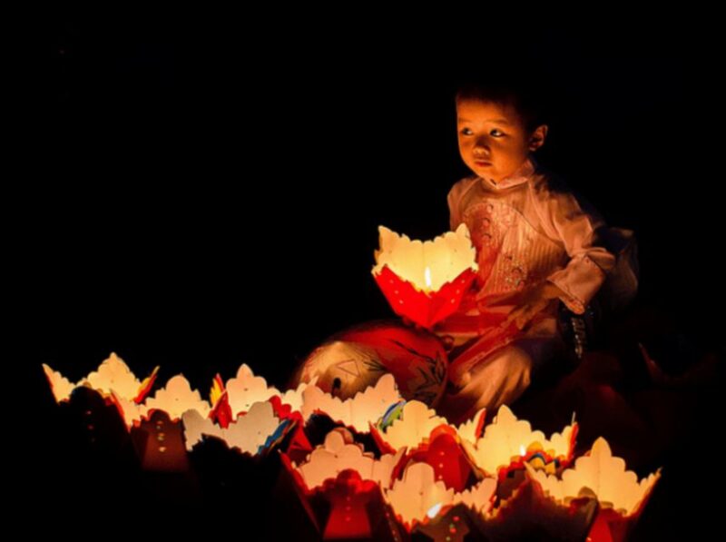 Hoi An: Night Boat Trip and Release Lantern at Hoai River - Critiques and Considerations