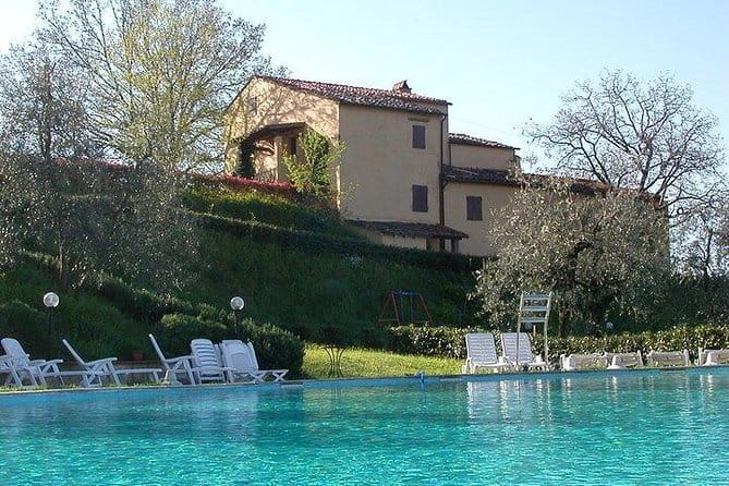 Horseback ride and Poolside Day chillout with Tuscan Lunch - FAQs