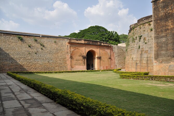 Lalbagh+Bull Temple+Tipu Palace+Market+Lunch=Bangalore City Tour - Who Will Love This Tour?