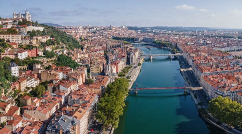 Lyon: Private Walking Tour of UNESCO Old Districts - Authentic Experience and Local Insights