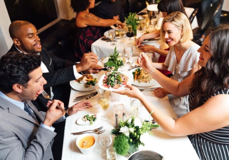 Marina Del Rey: Christmas Eve Buffet Brunch or Dinner Cruise - Entertainment and Atmosphere