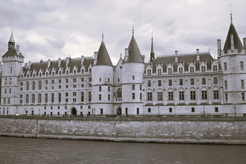 Paris: Private Full-Day History and Sightseeing Tour - The Day in Details