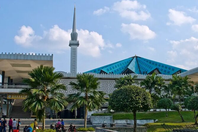 Private Halfday Batu Caves and Cultural Tour in Kuala Lumpur *25* - Who Should Book This Tour?