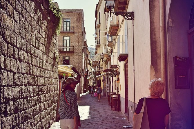 Private Transfer: Naples to Sorrento, 2h in Vesuvius or Pompeii - FAQ