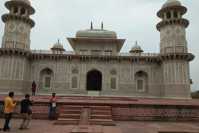 Sunrise TOUR To TAJ MAHAL, AGRA FORT & BABY TAJ from New Delhi.. - FAQ