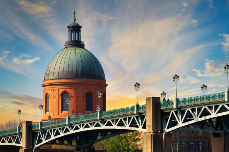 Toulouse: Express Walk with a Local in 60 minutes - The Guide’s Role