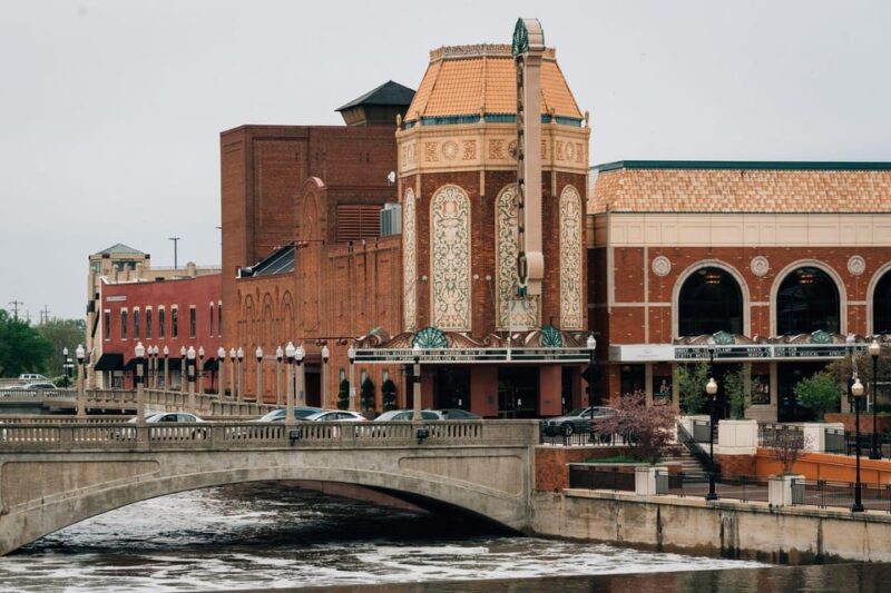 Aurora Hauntings Ghost Walk - Who Should Consider This Tour?
