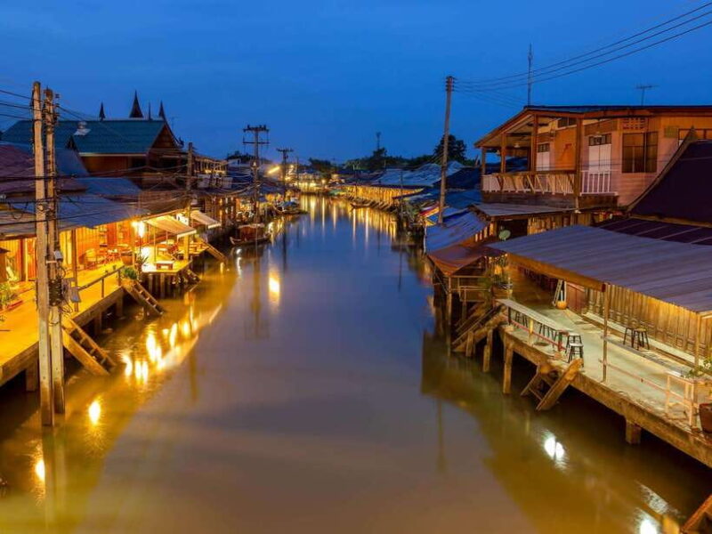 Bangkok: Maeklong Railway & Amphawa Floating Market Day Trip - Practical Tips for a Great Day Out