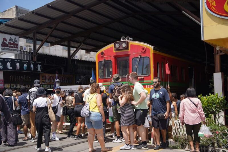 Bangkok: Maeklong Railway Market and Floating Market Tour - Who Should Consider This Tour
