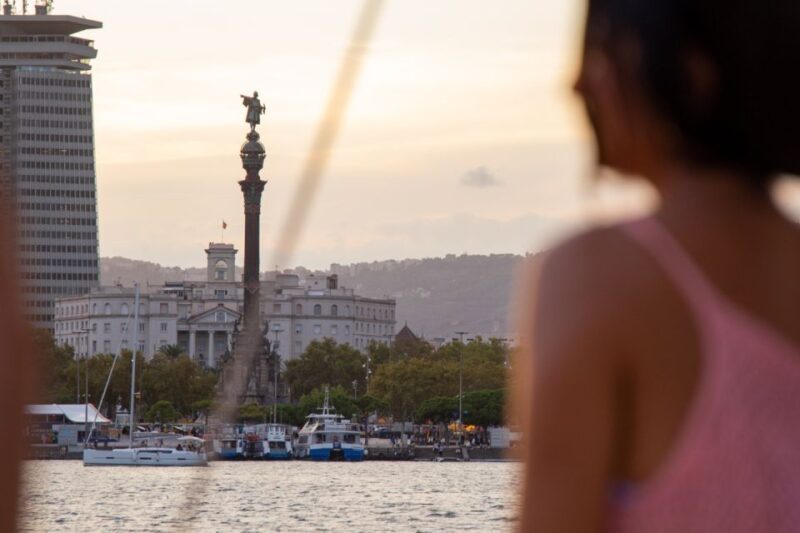 Barcelona : 2 hours Sailing tour with snacks and drinks - The Sum Up