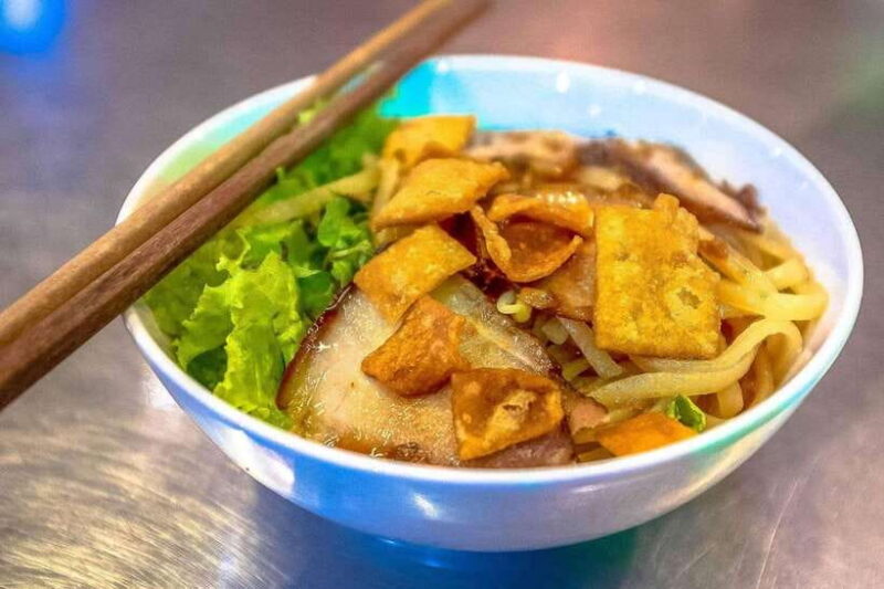 Hoi An Street Food, night market and lantern boat ride - The Sum Up