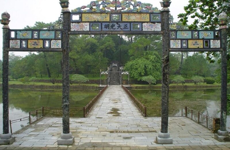 Hue Private Car For Sightseeing with English Speaking Driver - FAQs