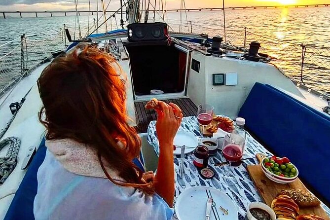 Lisbon Sailing Yatch Party Rentals (4:30 H) with Host, F & D - Who Will Love This Tour?