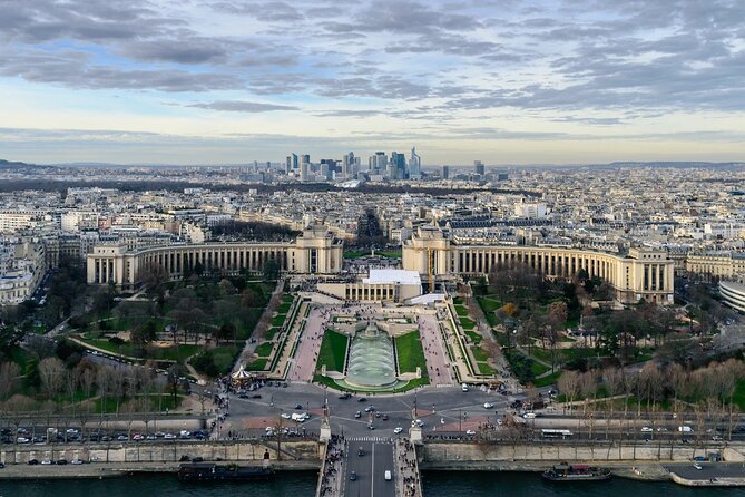 Paris Orientation Tour in Small Group with an Expert Driver - The Sum Up