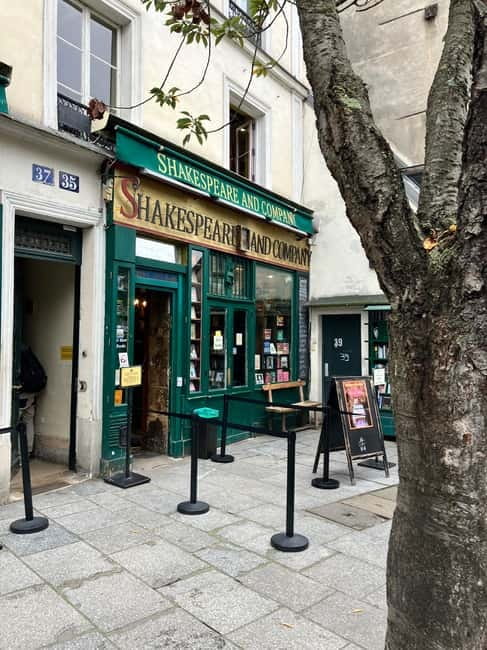 Paris: Private Full-Day History and Sightseeing Tour - The Guide and Group Dynamics