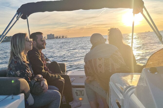 Private Boat Cruise with 6 Bottles of Champagne (2 hours) - FAQ