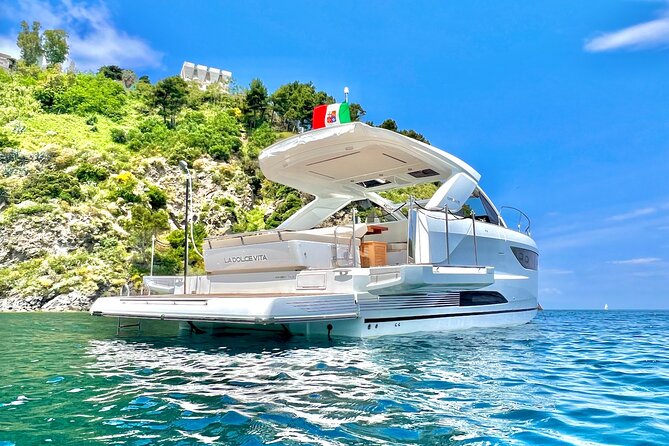 Private boat tour from Naples to Capri+Amalfi Coast JEANNEAU DB43 - FAQ