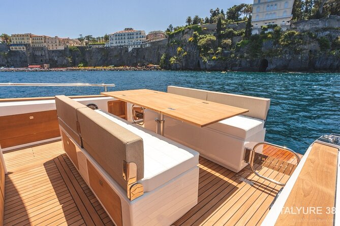 Private tour in Premium Yacht from Sorrento to Capri and Positano - Leisure in Capri: Marina Grande and the Piazzetta