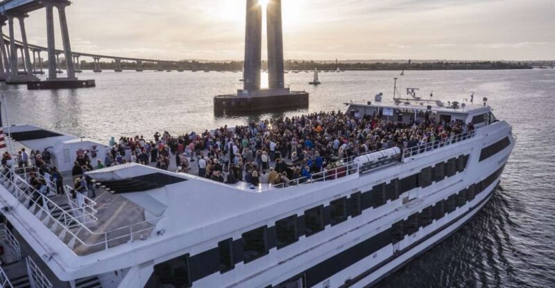 San Diego: Christmas Day Buffet Brunch or Dinner Cruise - FAQs