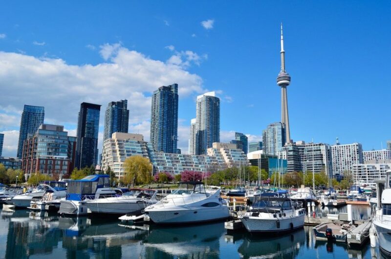 Toronto: Private Transfer for 1-10 Passengers to Downtown - Drop-off and Flexibility